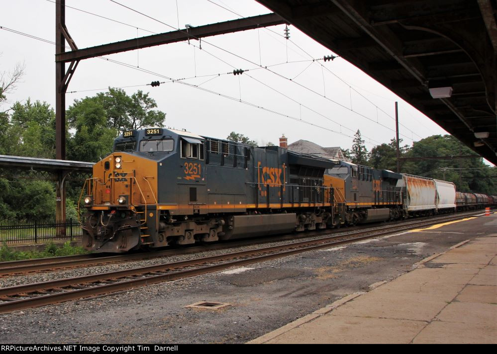 CSX 3251 leads Q404